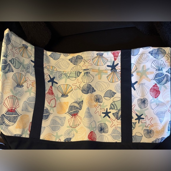 thirty-one | Bags | Thirty One Coastal Carryall Saltwater Shells Print ...